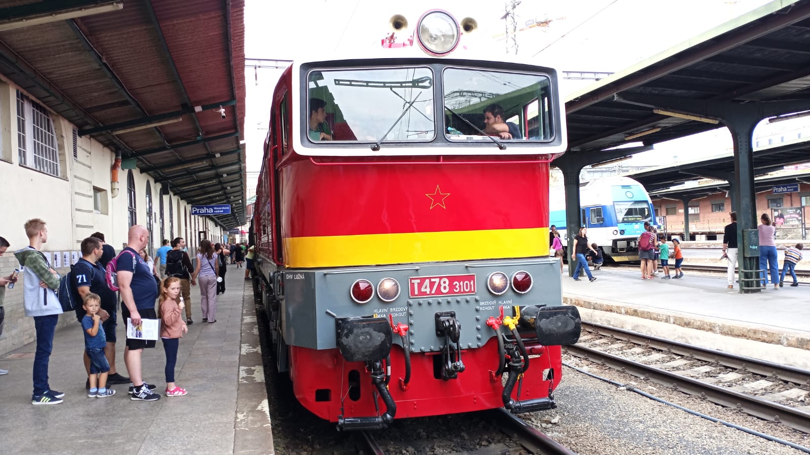 ZVLÁŠTNÍ VLAKY :: Vlackari